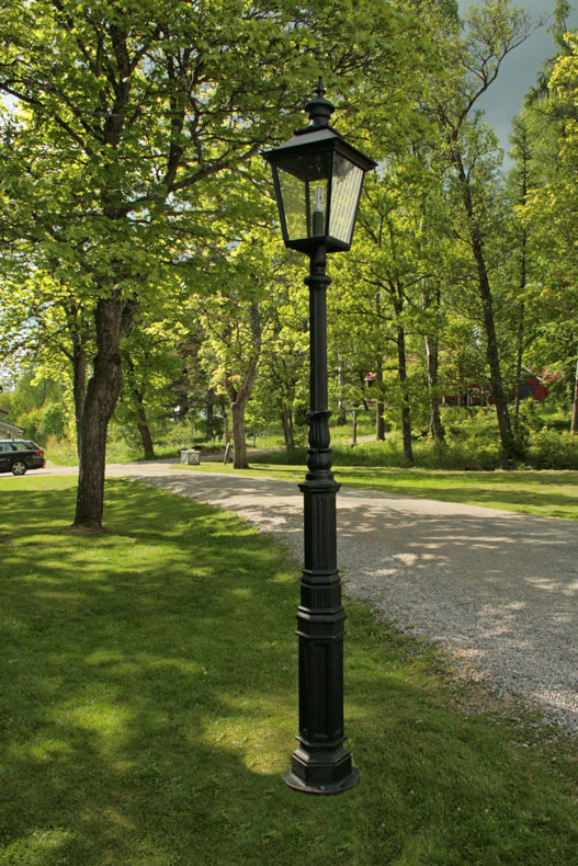 Lyktstolpar > Utomhusbelysning & lyktstolpe för gård, torp och slott